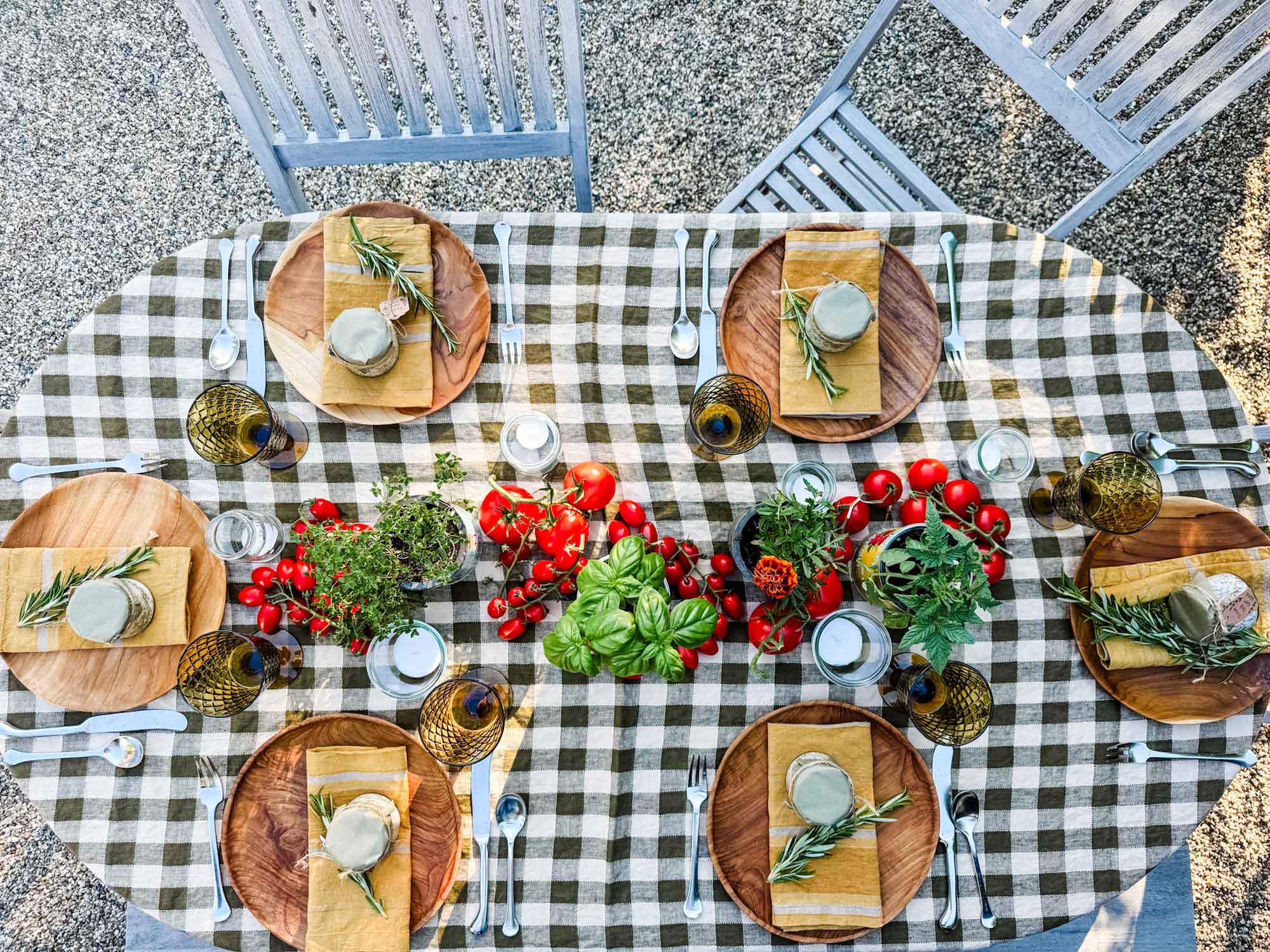 Italian Garden Table: Easy Outdoor Entertaining with What You Have ...